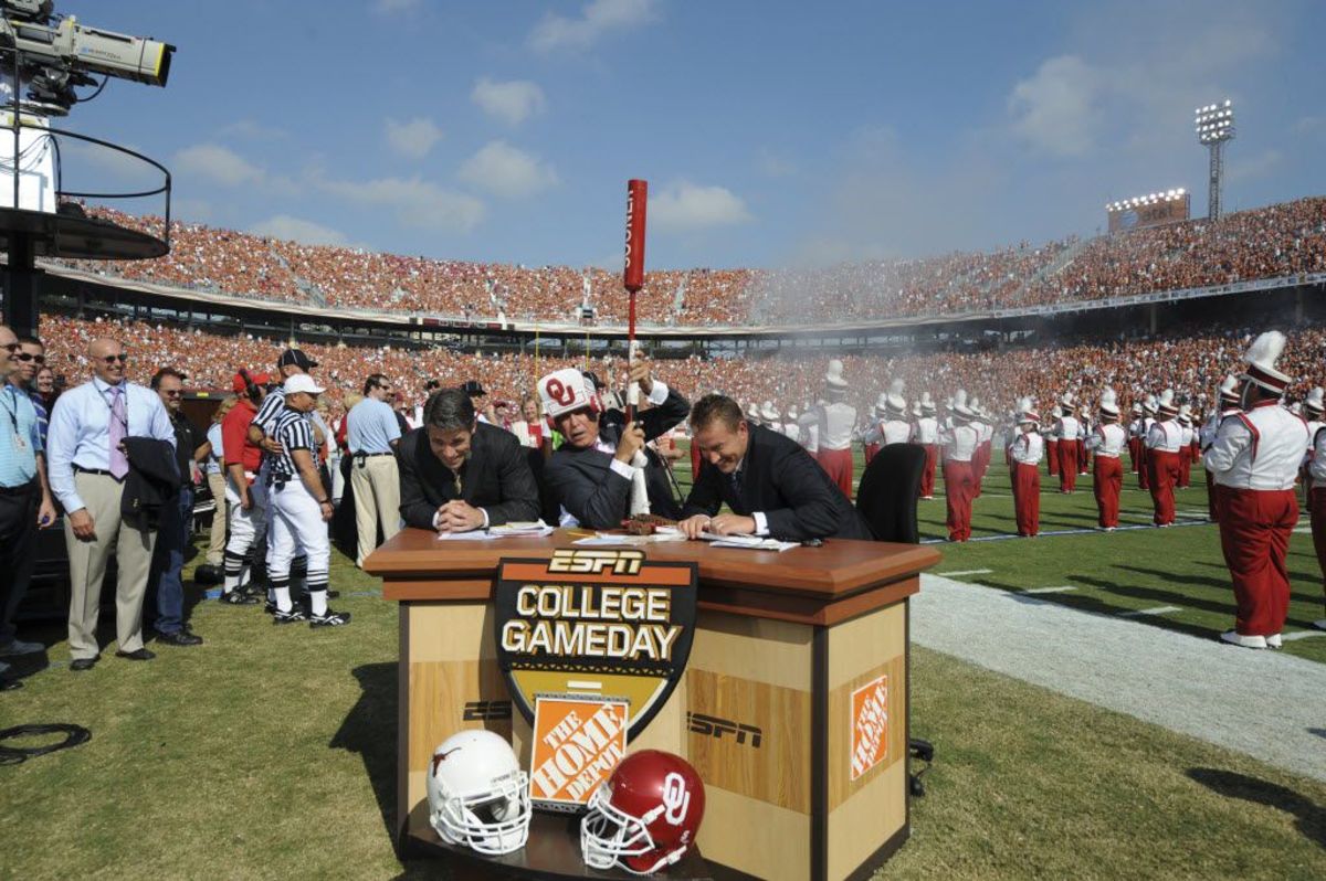Texas Longhorns Football: Texas-Oklahoma Site of ESPN's College Gameday ...