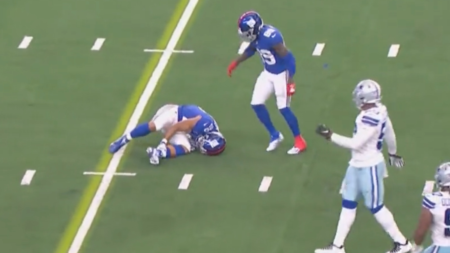 Saquon Barkley injury: Giants RB injures ankle vs Cowboys - Sports ...