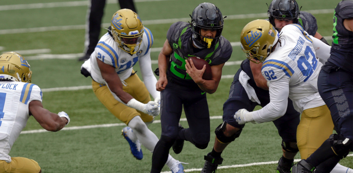 Oregon Football vs. UCLA Football Set for Day Game - Sports Illustrated ...