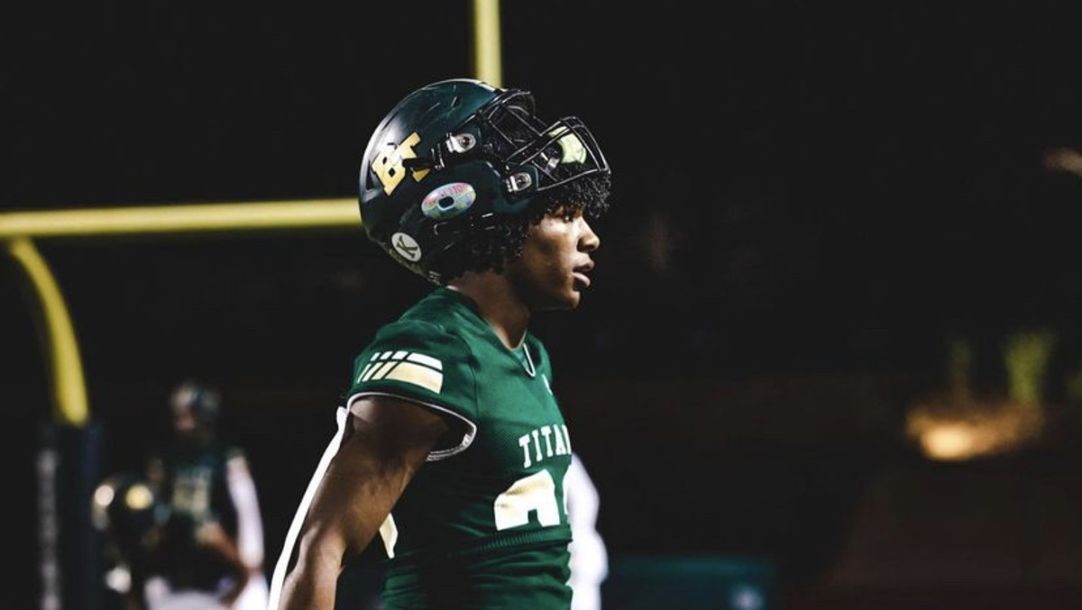 Georgia Football RB Coach Dell McGee Visits Justice Haynes - Sports ...