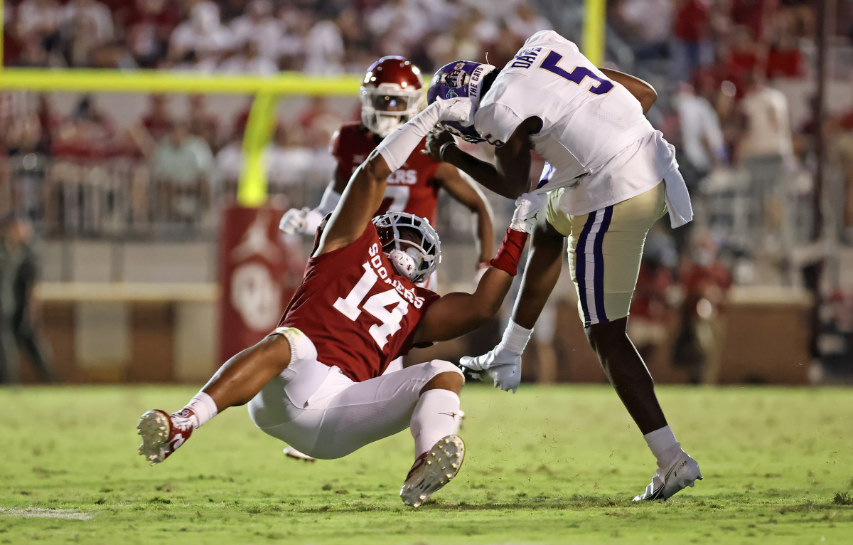 Reggie Grimes Embracing His Role as a Leader on Oklahoma's Defensive ...