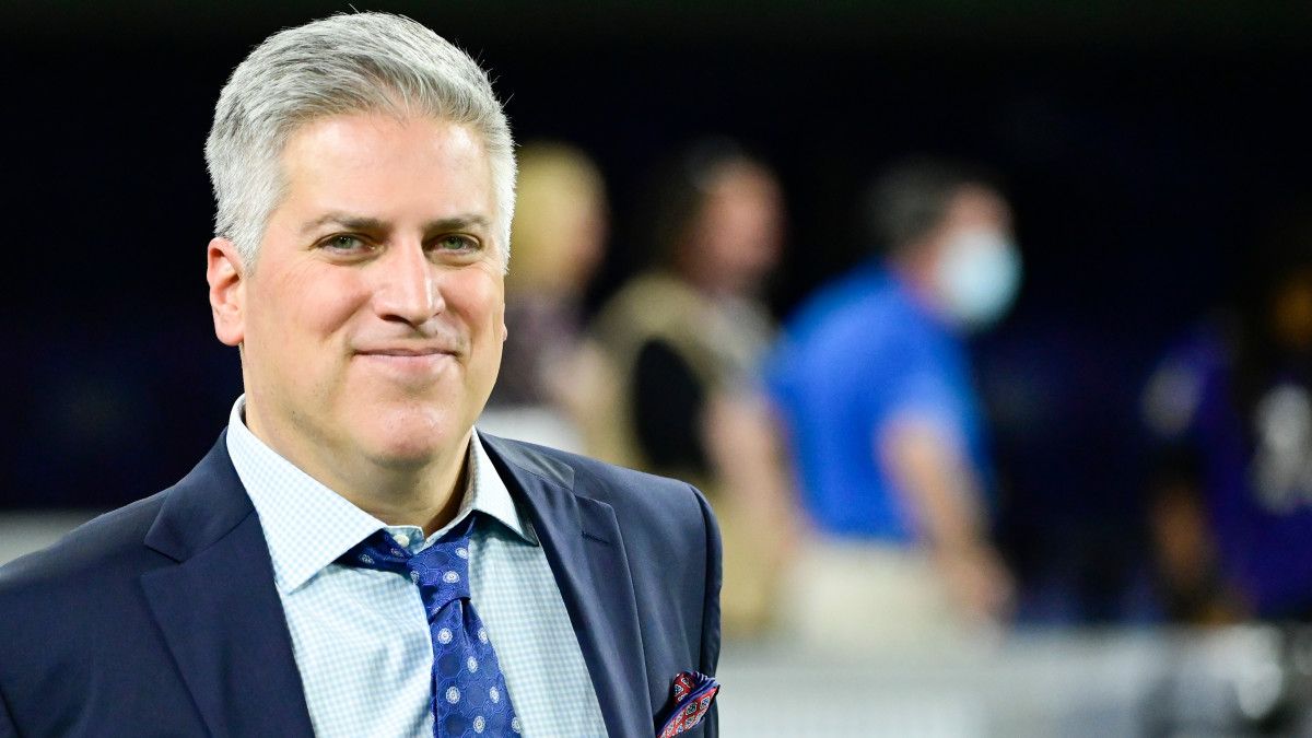 Monday Night Football's Steve Levy: Peyton and Eli Manning aren't ...