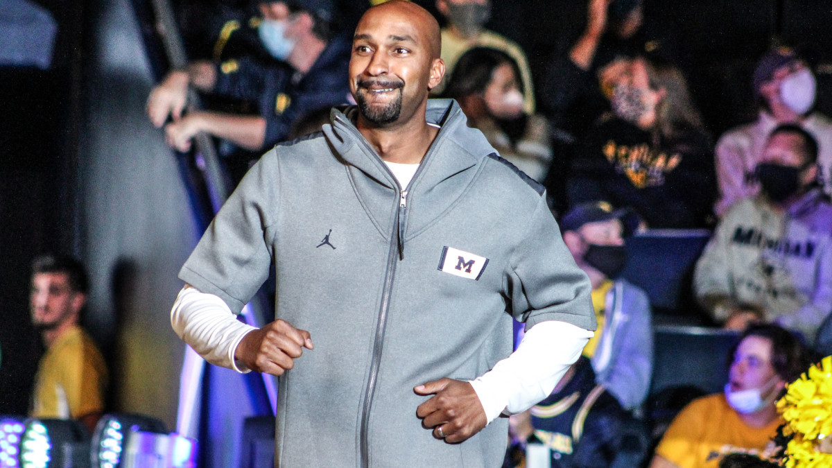 Michigan Basketball Coach Saddi Washington Ahead Of Northwestern Game ...
