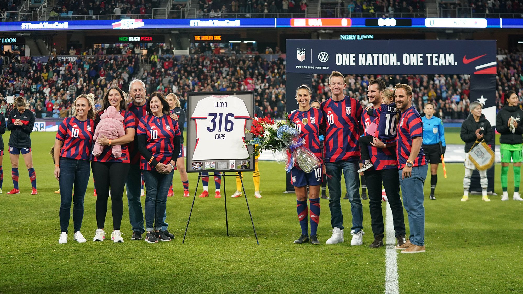 Carli Lloyd's last match: USWNT star honored in final cap (VIDEO ...