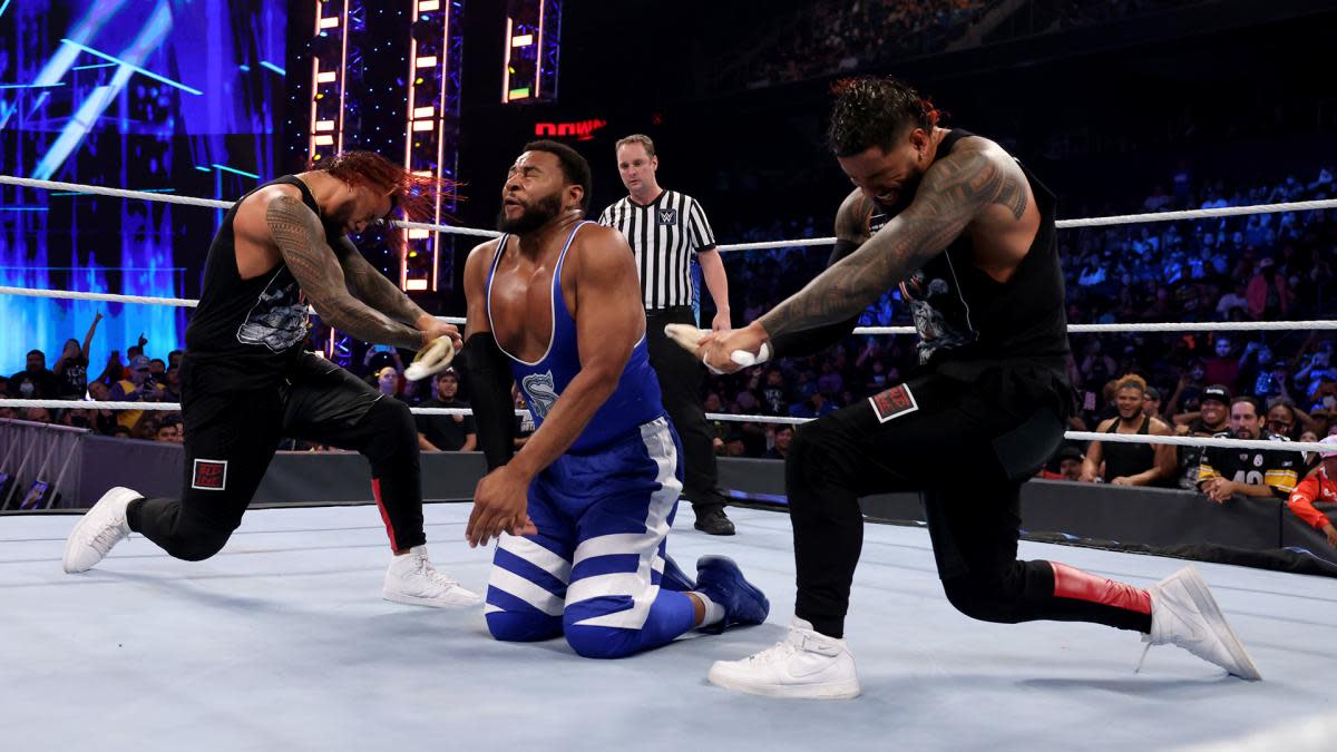 WWE SmackDown: Paul Heyman praises Jimmy and Jey Uso - Sports Illustrated