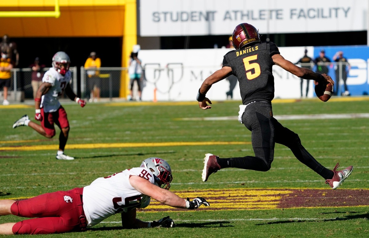 Arizona State QB Jayden Daniels Frustrated in Loss to Washington State ...
