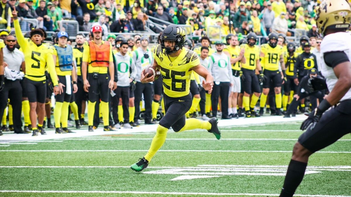 No. 7 Oregon Ducks football defeats Colorado Buffaloes 52-29 led by ...