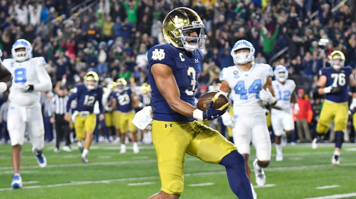 Notre Dame Receiver Avery Davis Injures Knee, Will Miss The 2022 Season ...