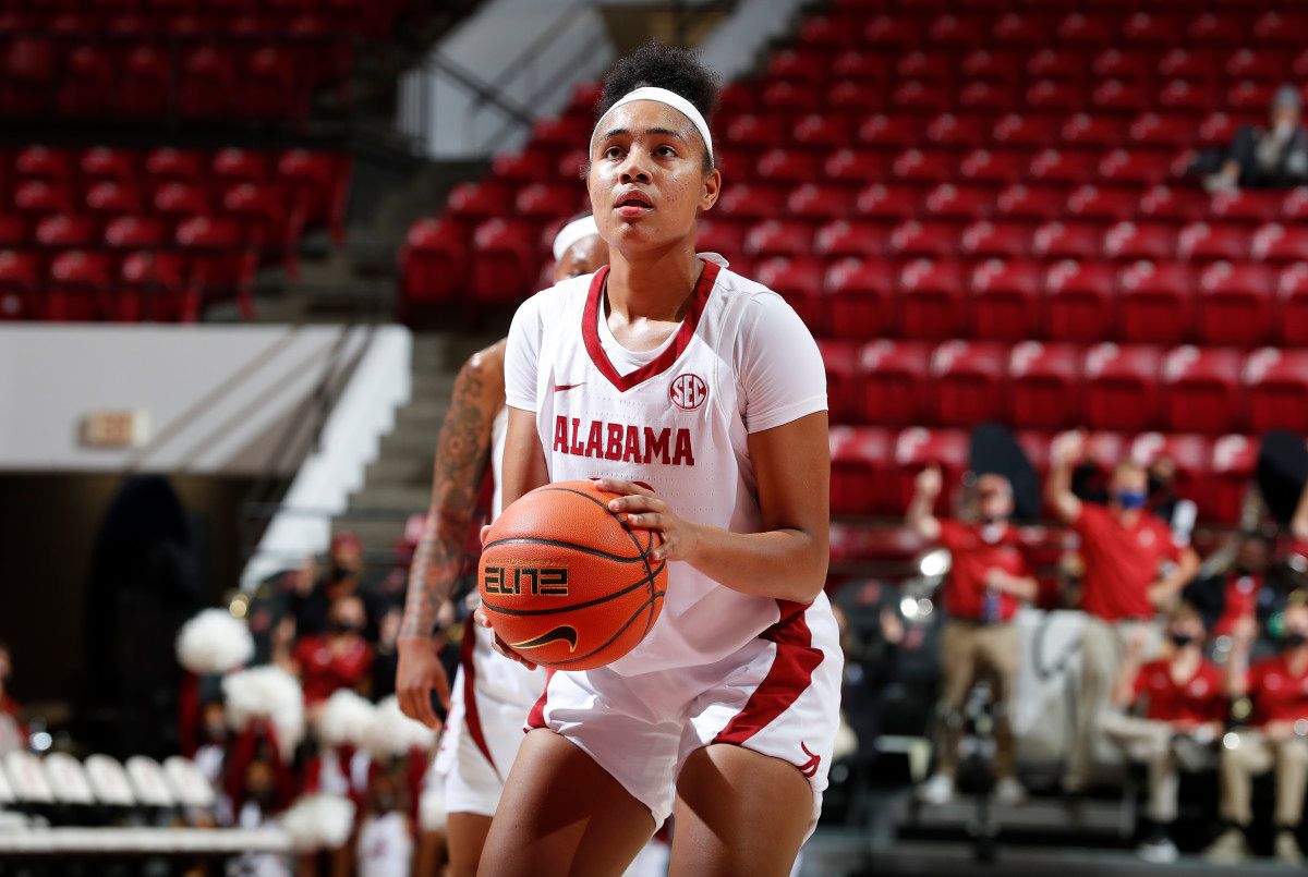 Brittany Davis Leads Alabama Women's Basketball to Senior Day Win Over ...