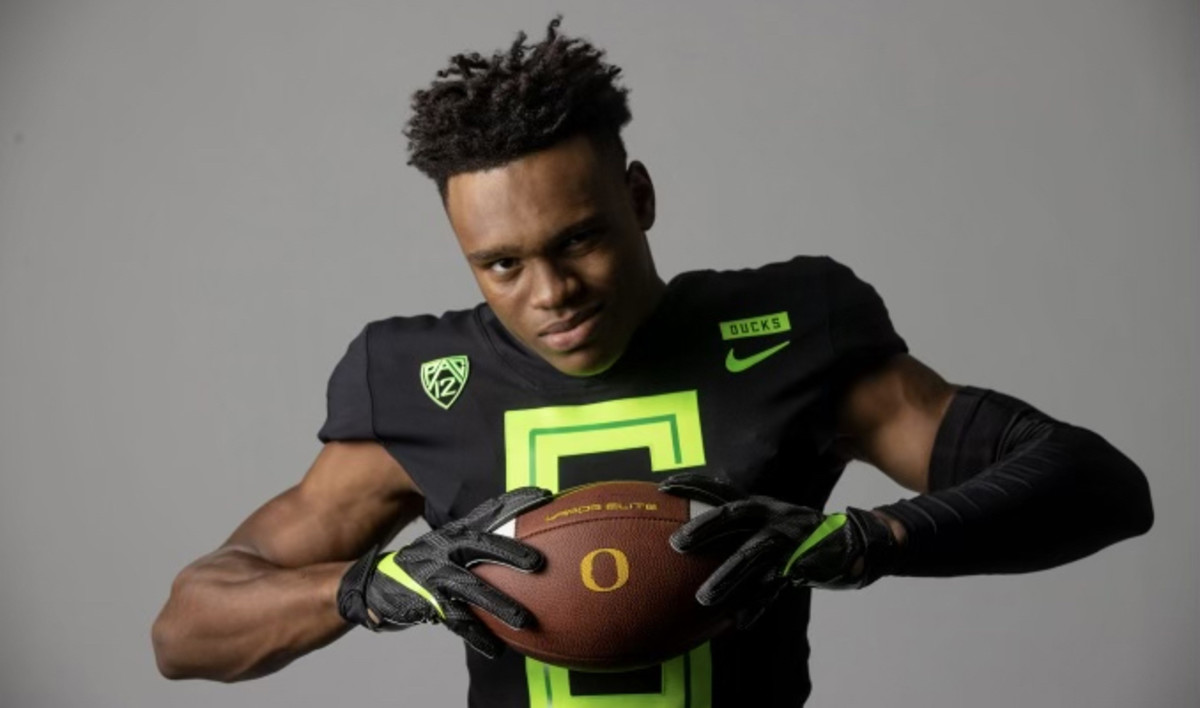 2022 Linebacker Recruit Devon Jackson Signs With Oregon Ducks Football ...