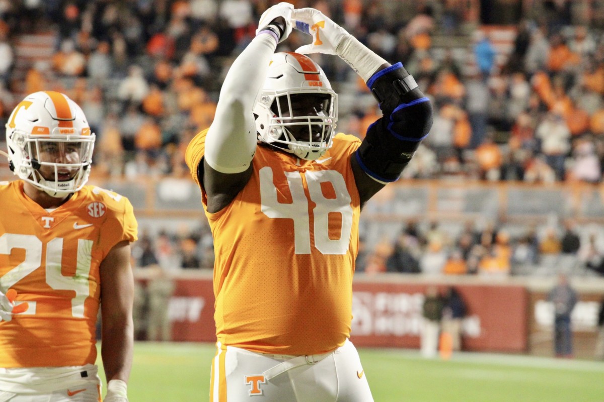 Veteran Tennessee DL Jay Blakely Talks With Media Ahead of Vanderbilt ...
