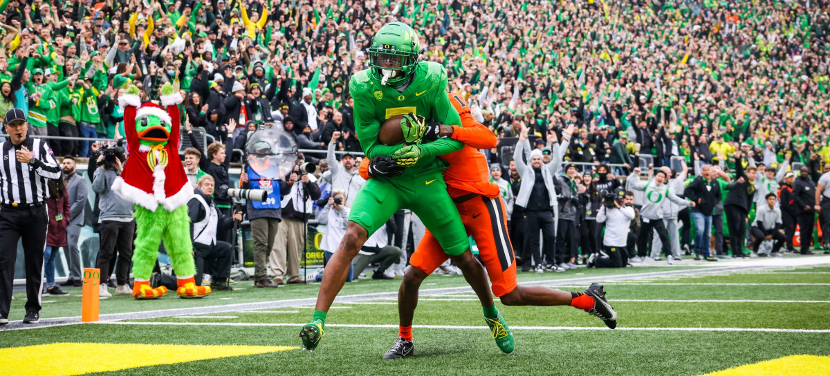 Halftime Thoughts: No. 11 Oregon Football Leads Oregon State Football ...
