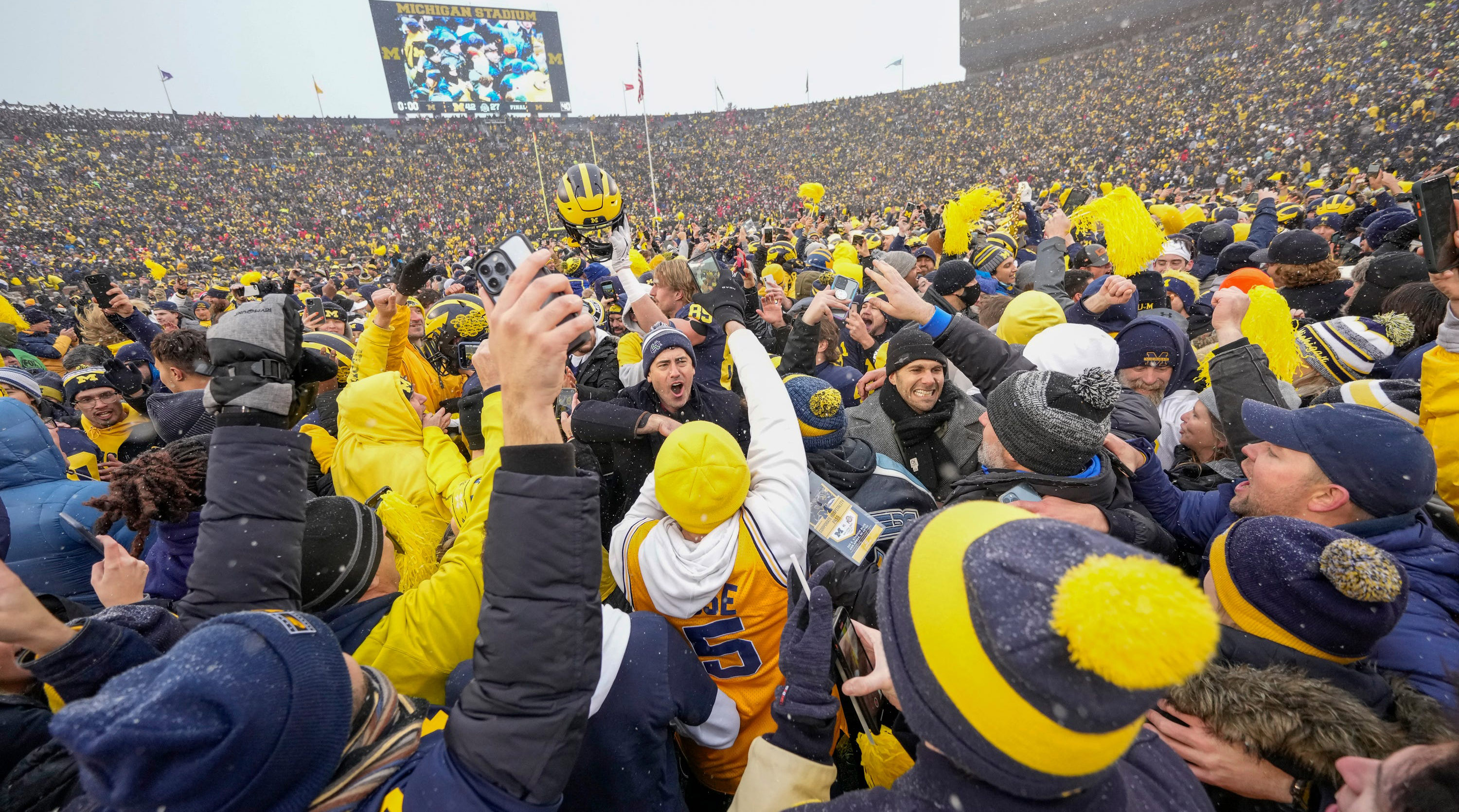 AP Top 25 poll: Michigan, Oklahoma State climb rankings - Sports ...