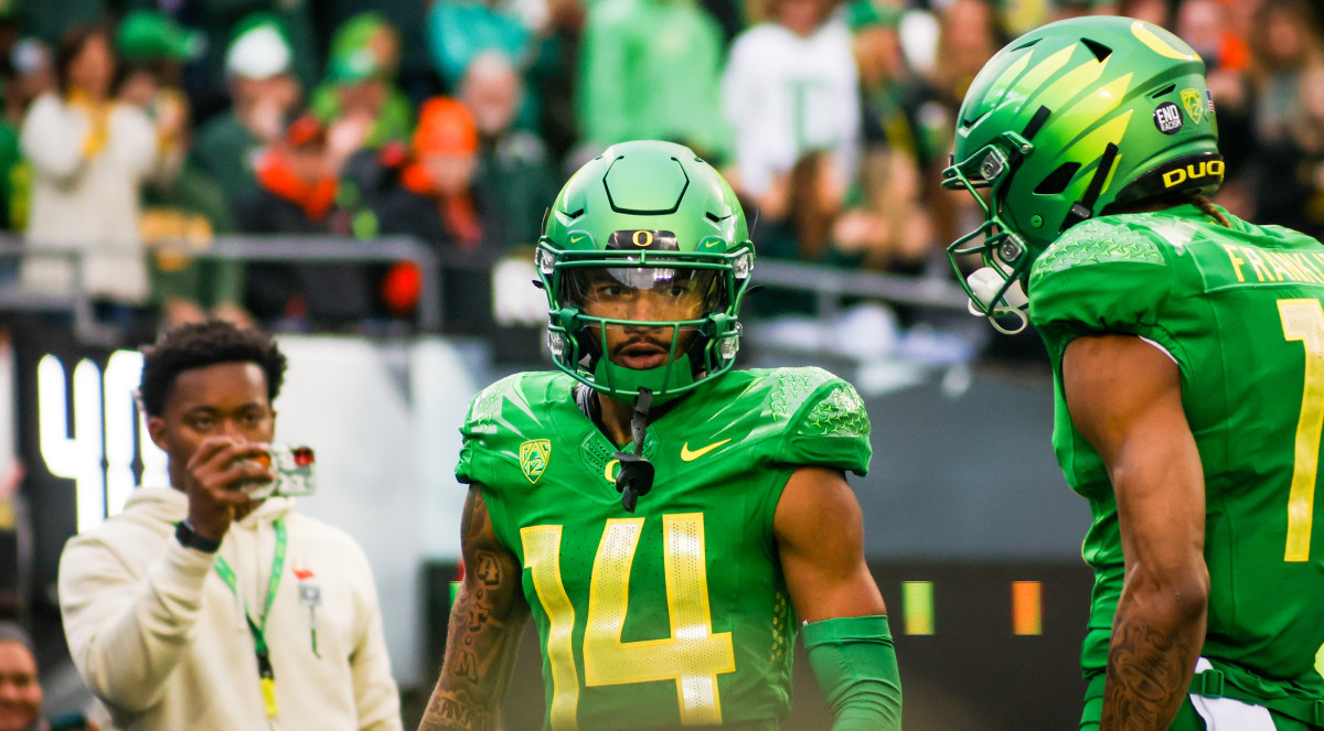 Oregon Ducks Football: Kris Hutson Finally Living Up to Fall Camp Hype ...
