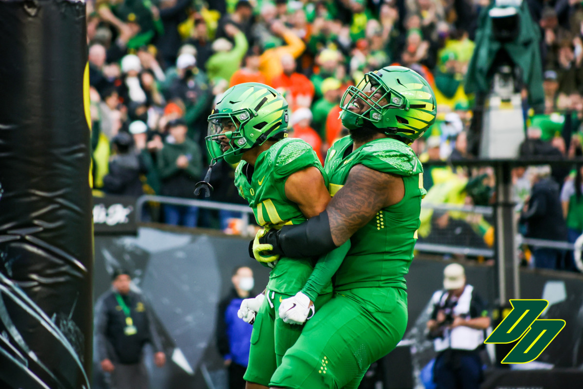 Oregon Football Offensive Players of the Game vs. Oregon State Football ...