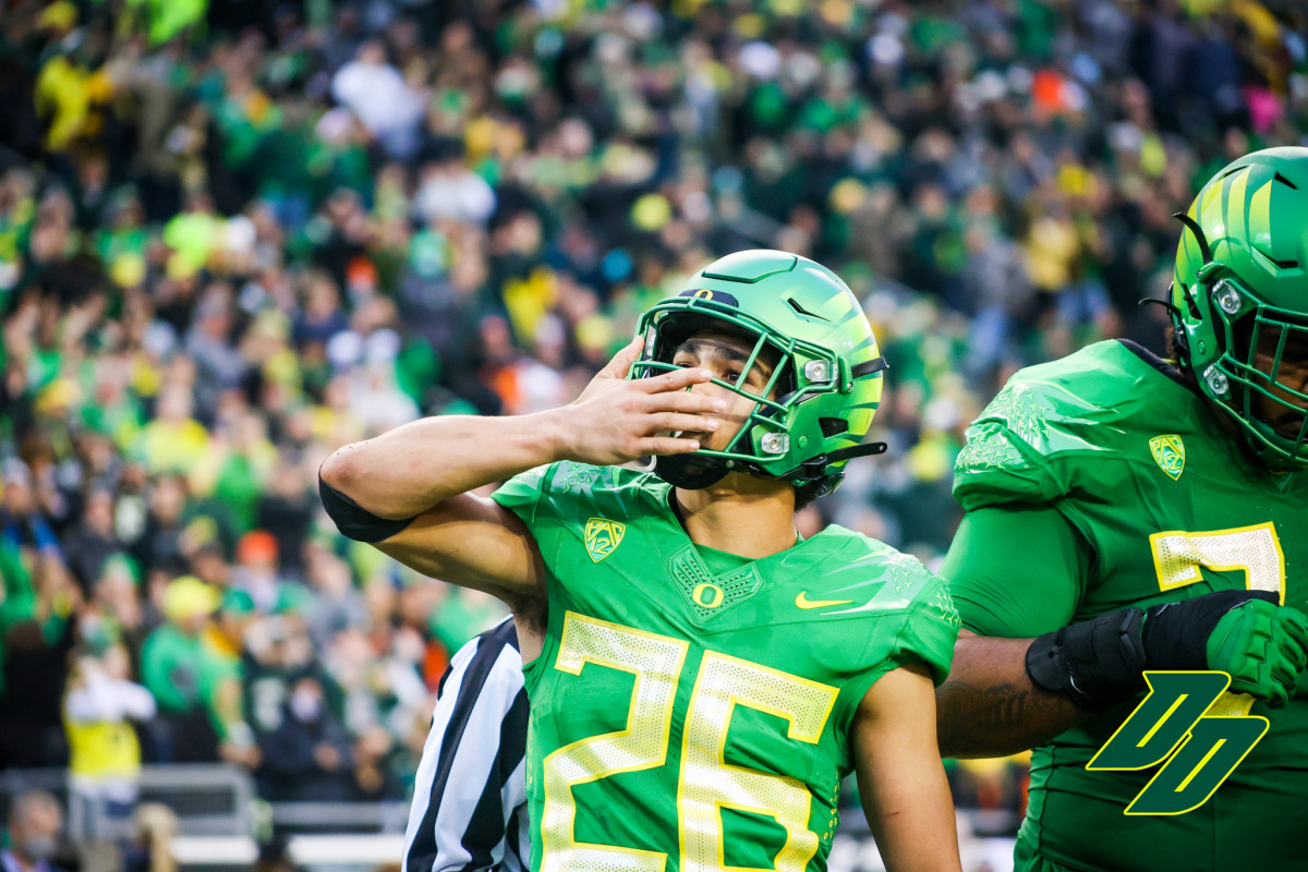 Oregon Football Offensive Players of the Game vs. Oregon State Football ...