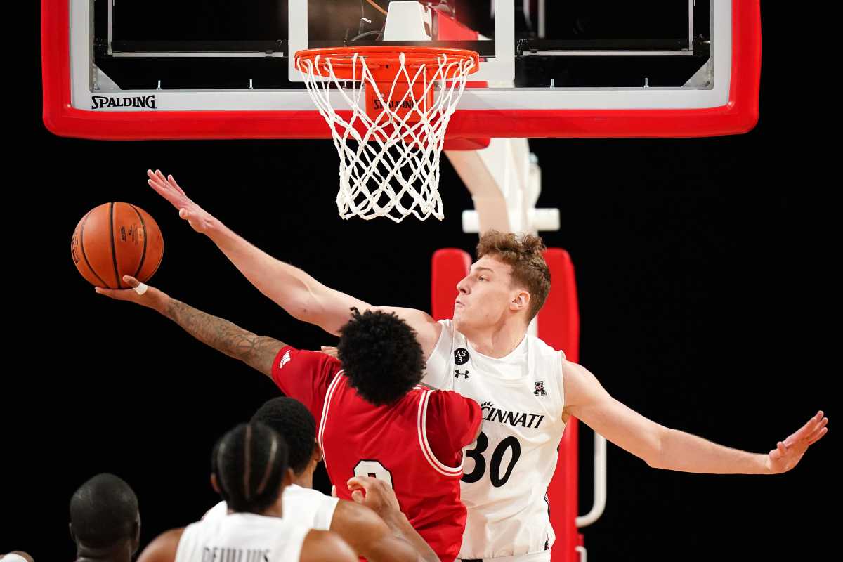 Watch: Highlights From UC's 59-58 Triumph Over Miami - All Bearcats