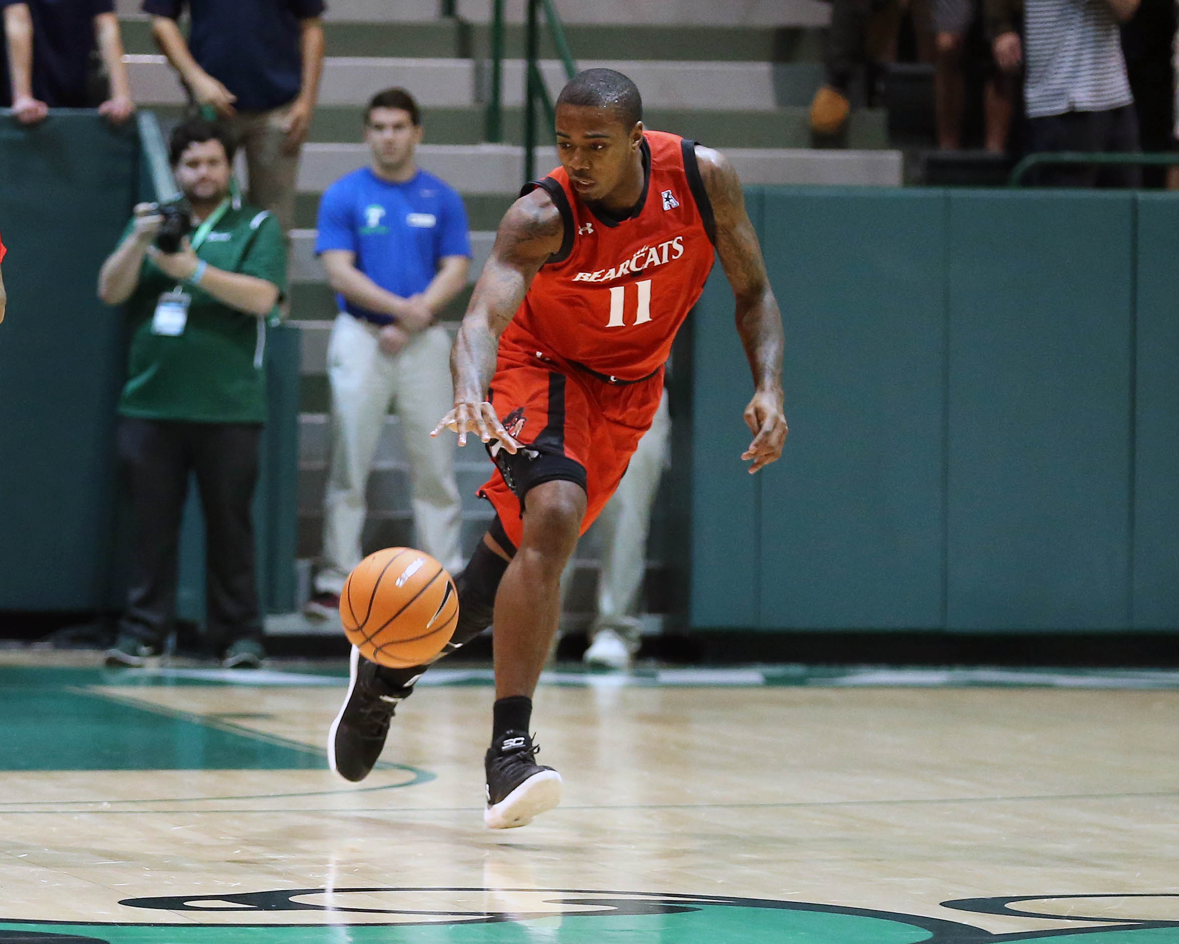 Former Cincinnati Forward Gary Clark Signing with New Orleans Pelicans ...