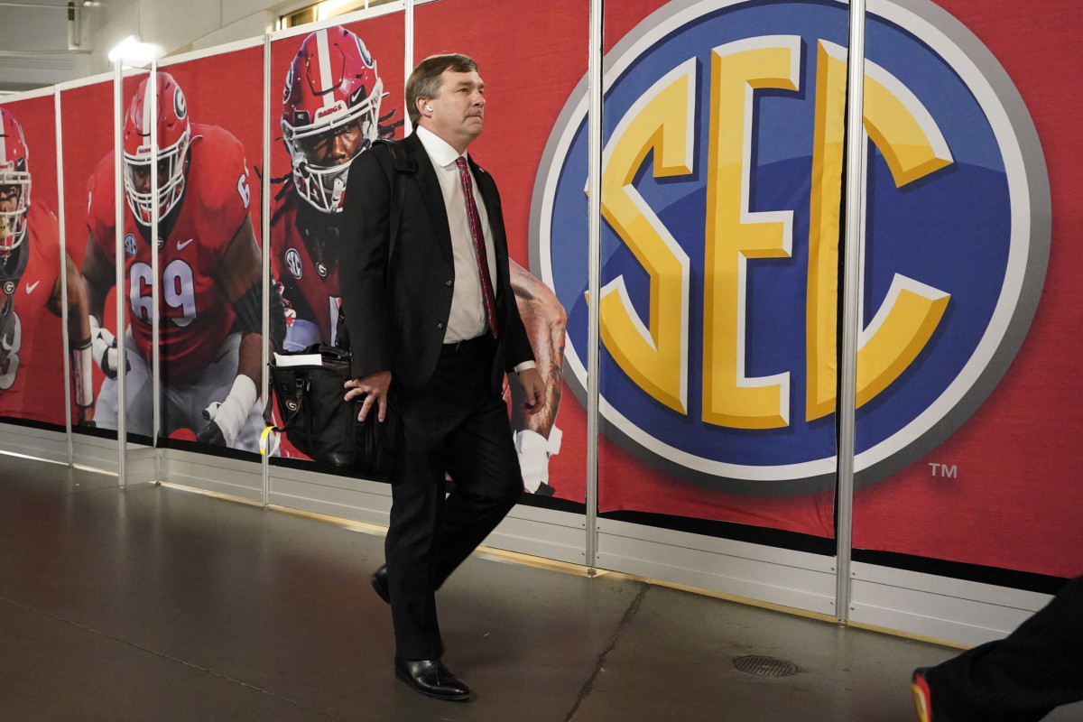 ESPN Analyst Picks Michigan Football Over Georgia Football - Sports ...