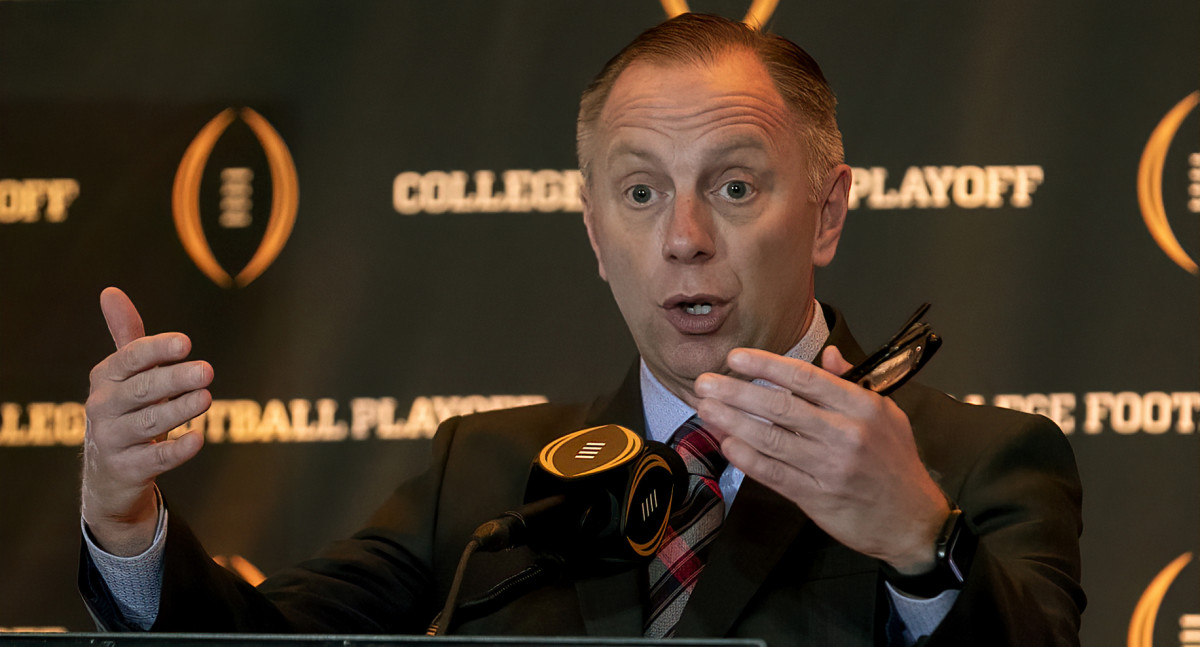 What Rob Mullens said following Mario Cristobal's departure to Miami ...