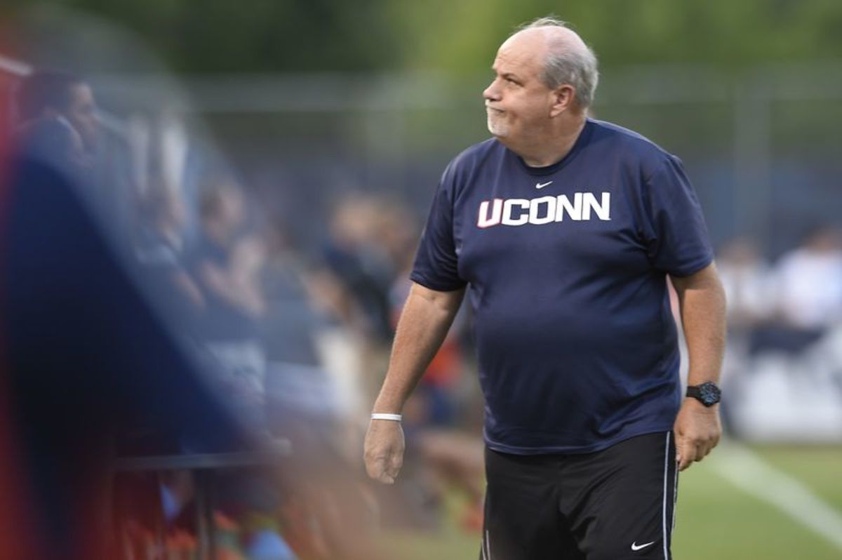 Soccer: A Tribute To Legendary Head Coach Ray Reid - Huskies Report