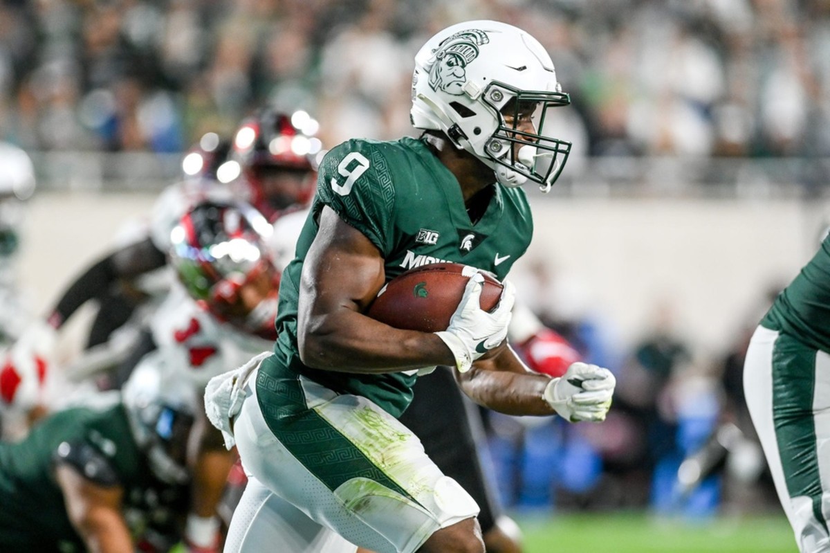 Michigan State tailback Kenneth Walker wins the Doak Walker Award ...