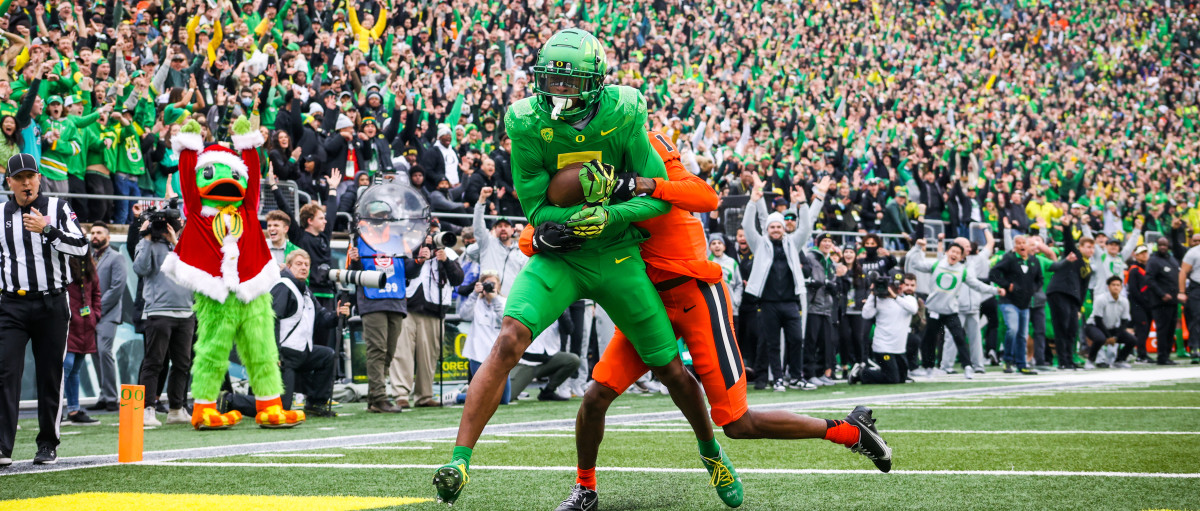 Oregon Football Wide Receiver Devon Williams Declares for 2022 NFL ...