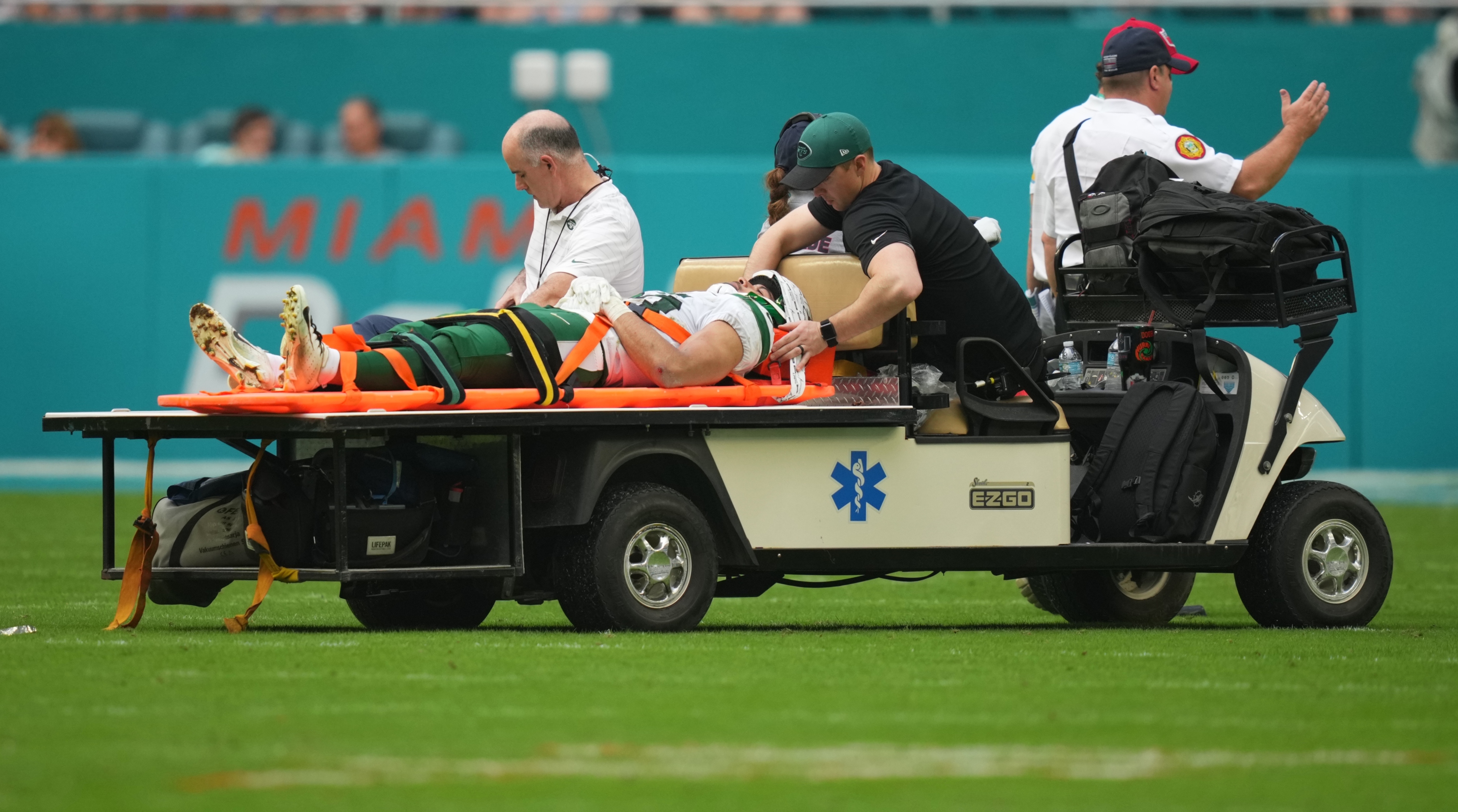 Elijah Riley update: Jets safety carted off after sustaining a neck ...