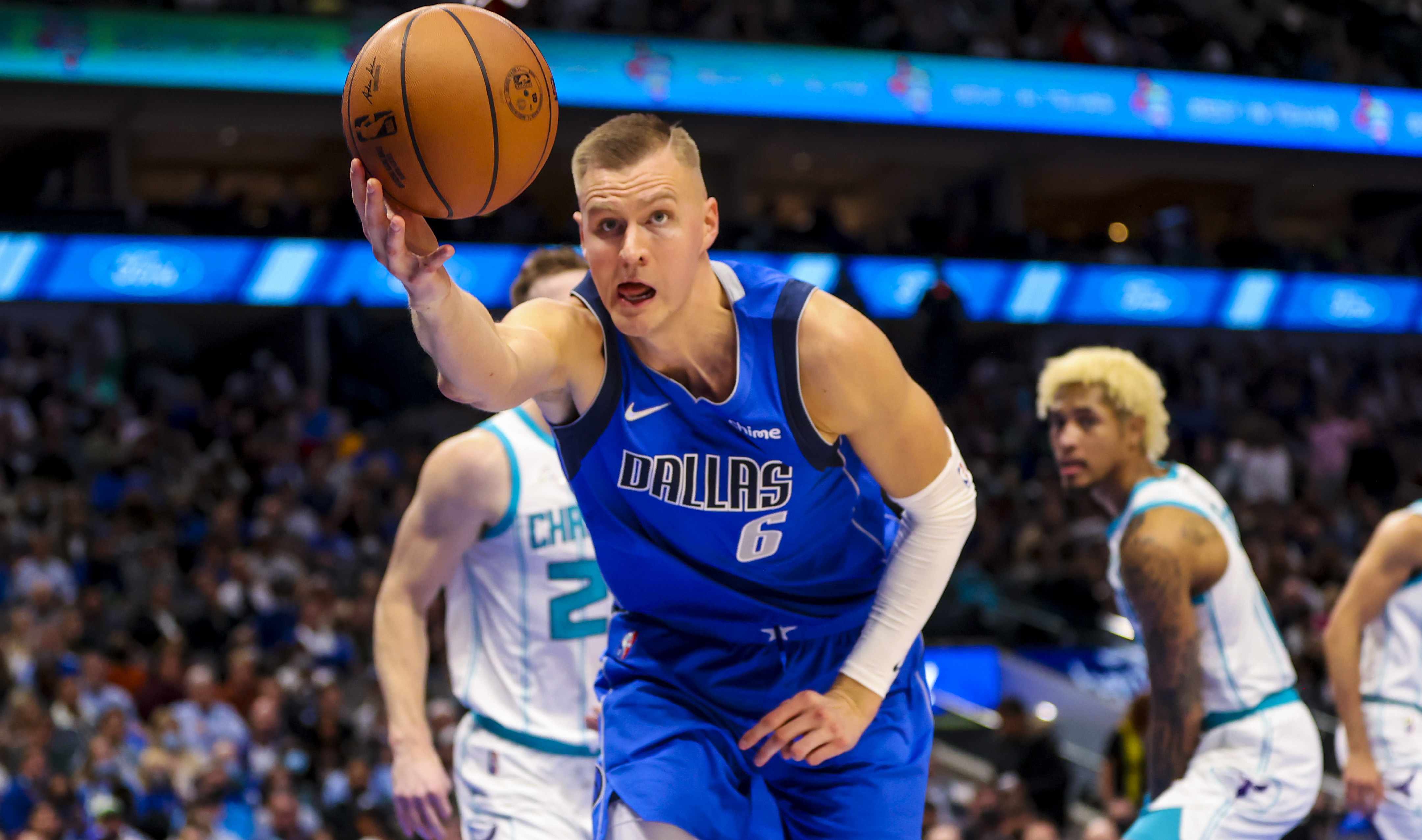 Dallas Mavs’ Kristaps Porzingis Exits Game With Foot Injury - Sports ...