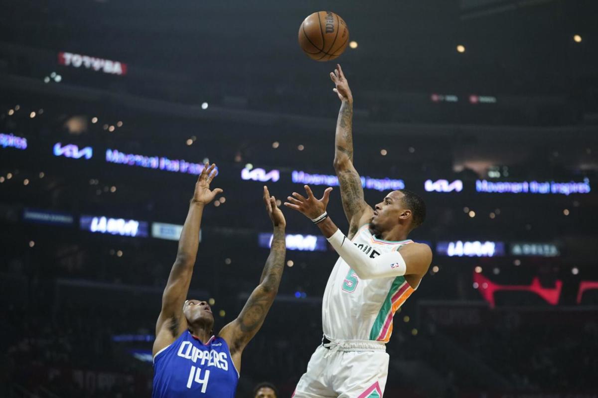 Spurs Dominate From Start to Finish, Defeat Clippers 116-92 - Sports ...