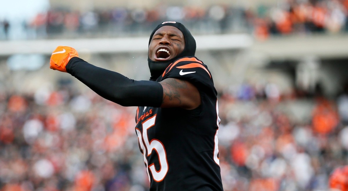Cincinnati Bengals Free Agents Chidobe Awuzie, Tee Higgins Named Top ...