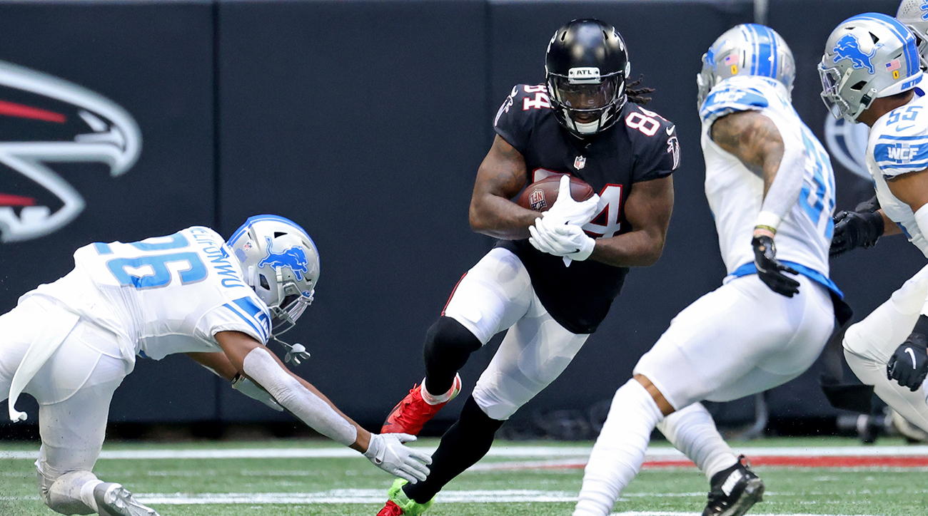 Cordarrelle Patterson: Falcons star gives ball to crying young fan ...