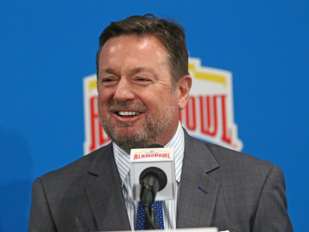 Oklahoma's Bob Stoops Receives Bear Bryant Lifetime Achievement Award ...