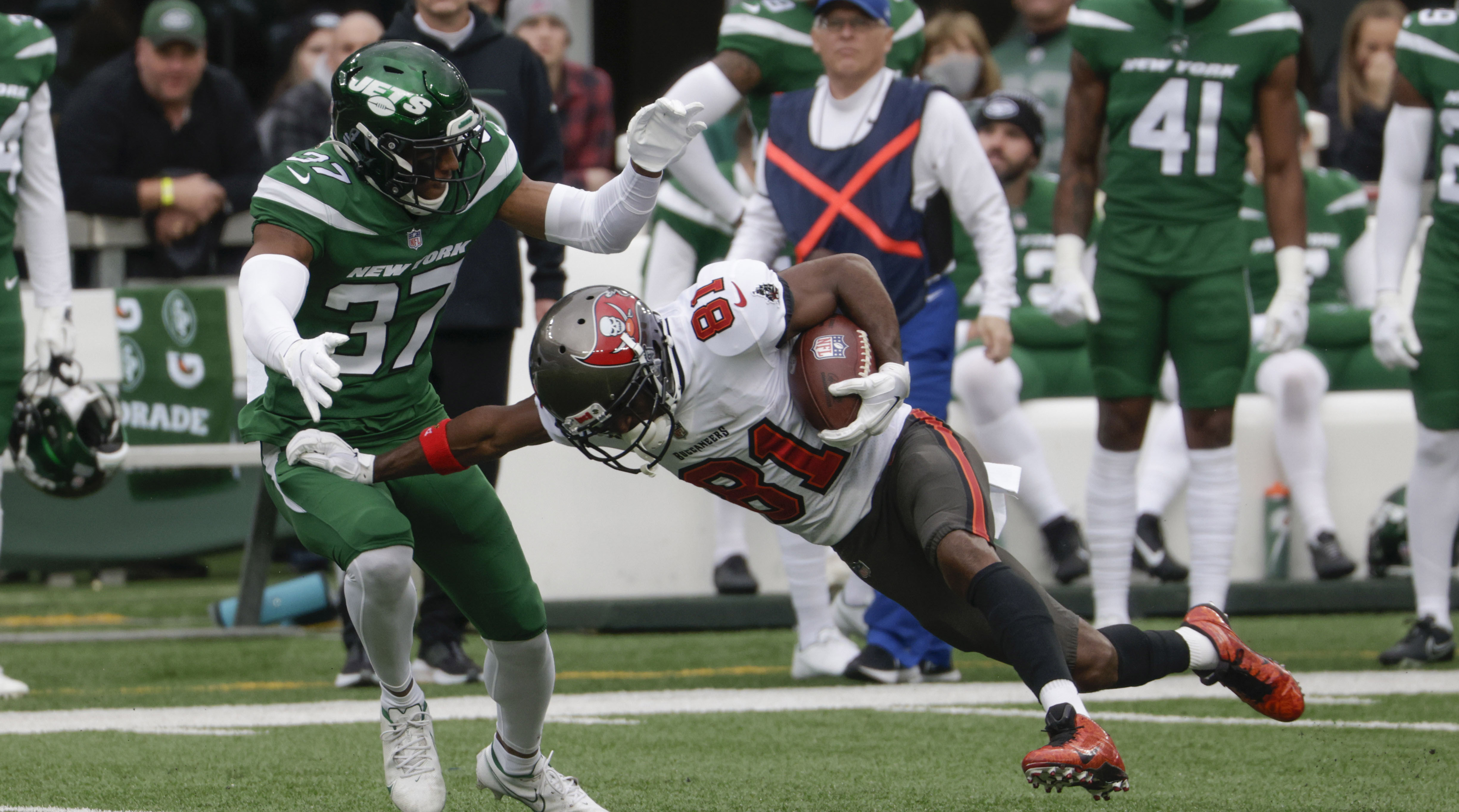 Fan video shows sideline angle of Antonio Brown incident - Sports ...