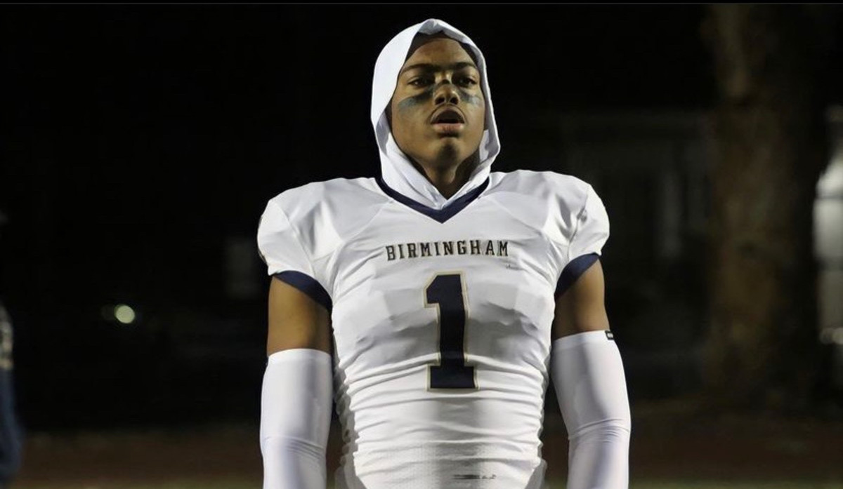 2022 Athlete Recruit Arlis Boardingham Locks in Oregon Ducks Football ...