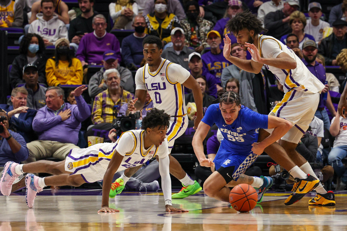 No. 21 LSU Dominates Down the Stretch in 65-60 Win Over No. 16 Kentucky ...
