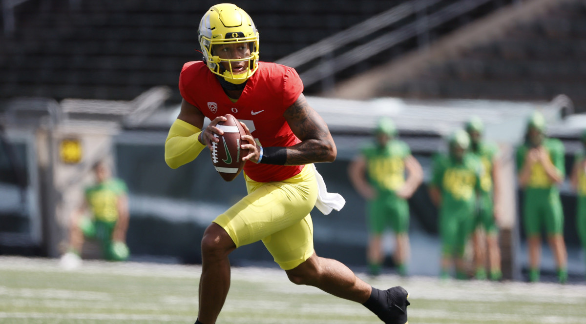 Oregon Ducks Football Quarterback Robby Ashford Enters Transfer Portal ...