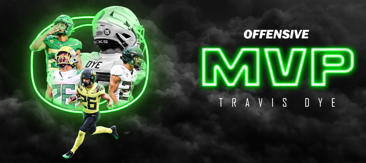 2021 Ducks Digest Oregon Ducks Football Awards: Travis Dye Named ...