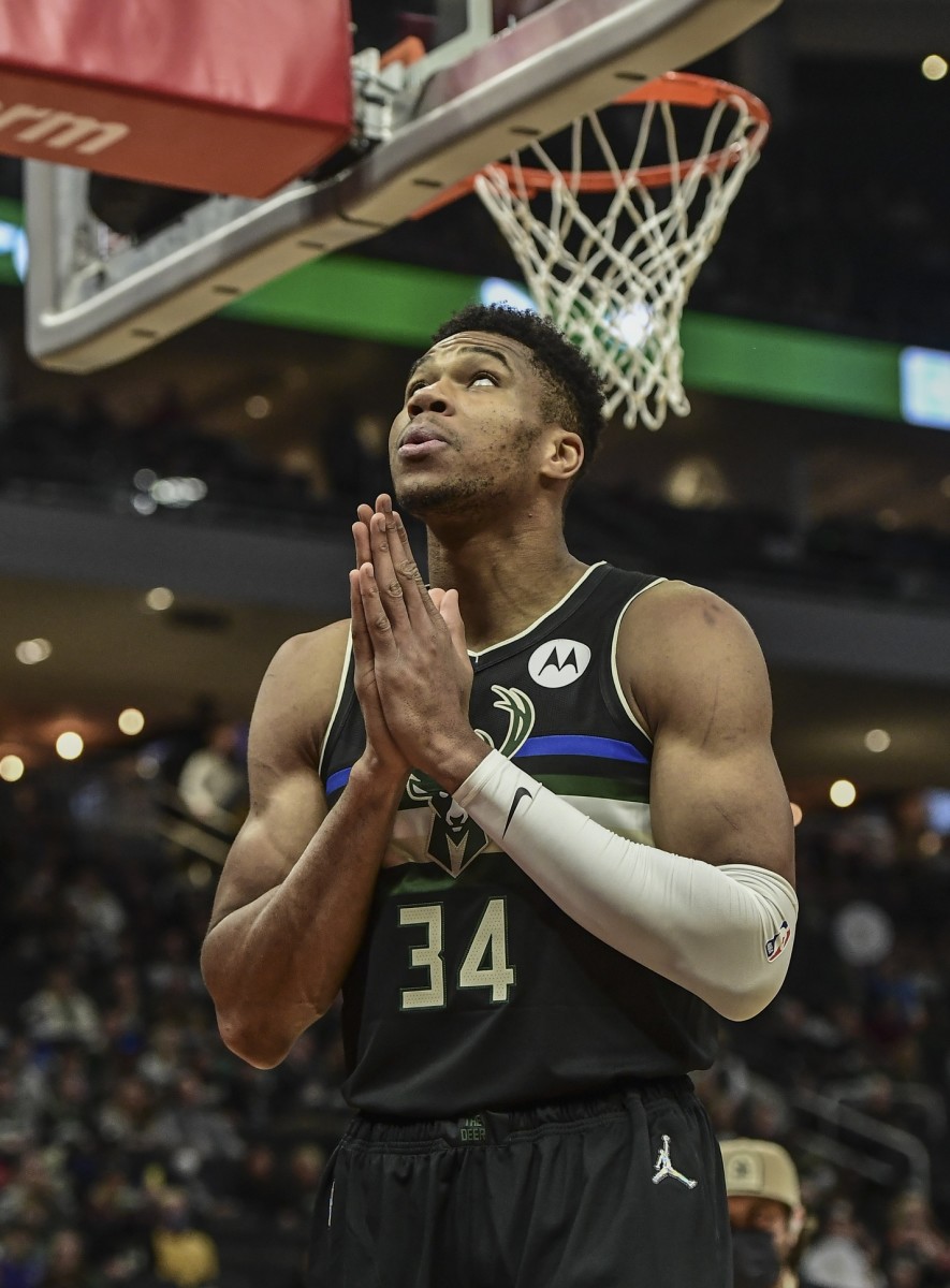 Bucks Starting Lineup Against The Hornets - Fastbreak on FanNation