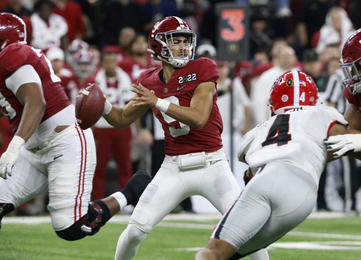 Alabama Quarterback Bryce Young Wins Manning Award - Sports Illustrated ...