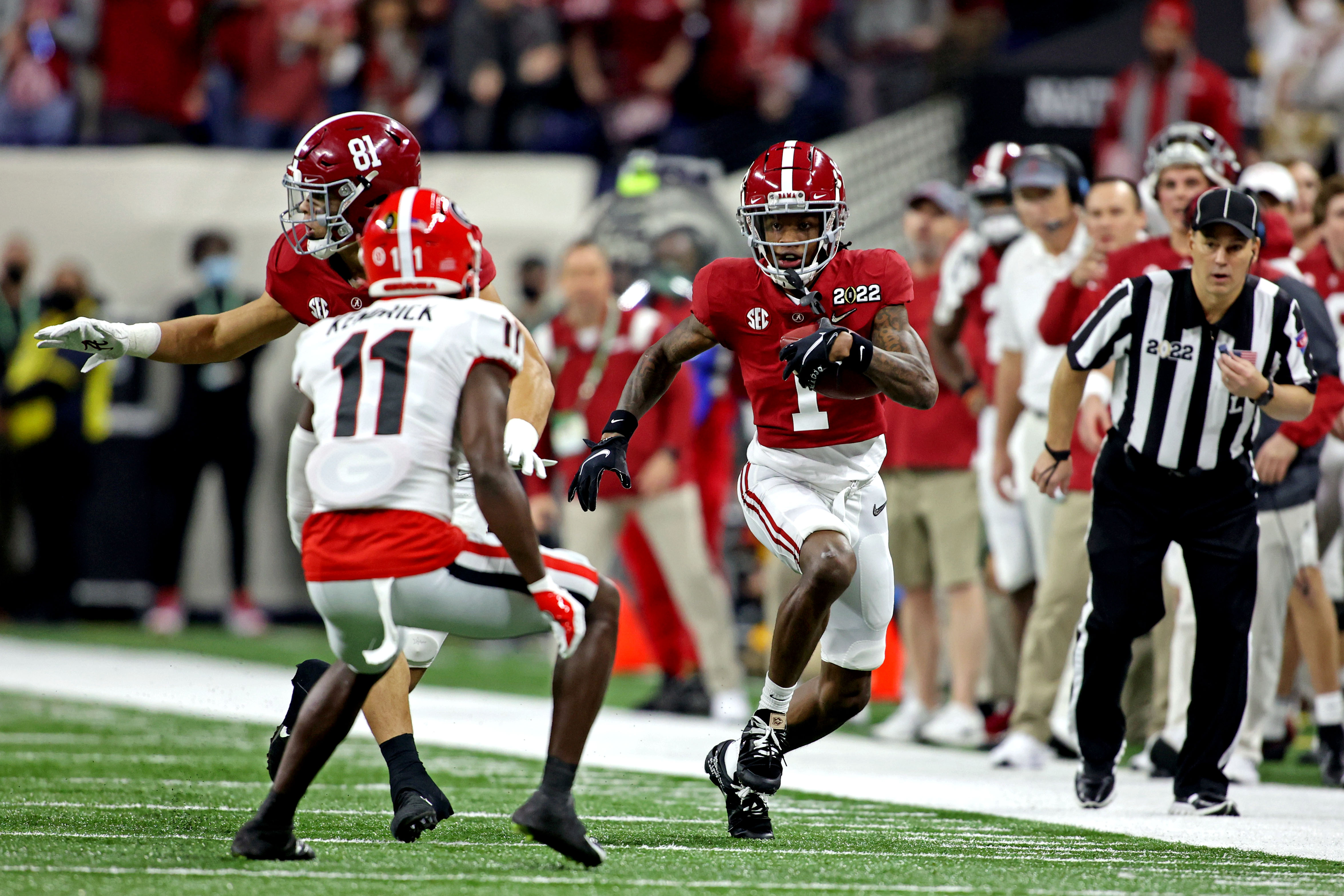 Alabama Football WR Jameson Williams Injury, Leaves National ...