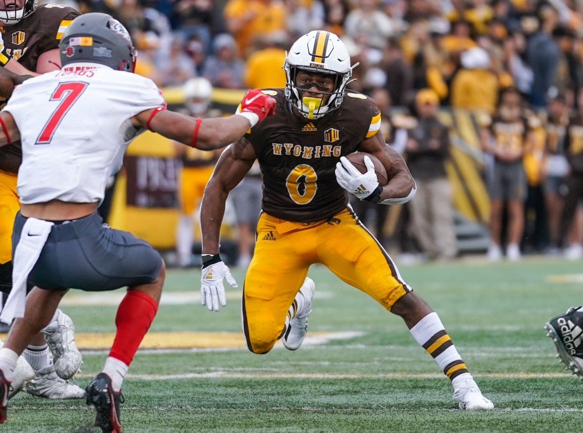Wyoming RB Xazavian Valladay Transfers to Arizona State - Arizona State ...