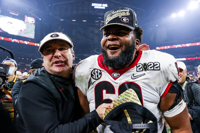 Georgia Football OT Jamaree Salyer Declares for the 2022 NFL Draft ...