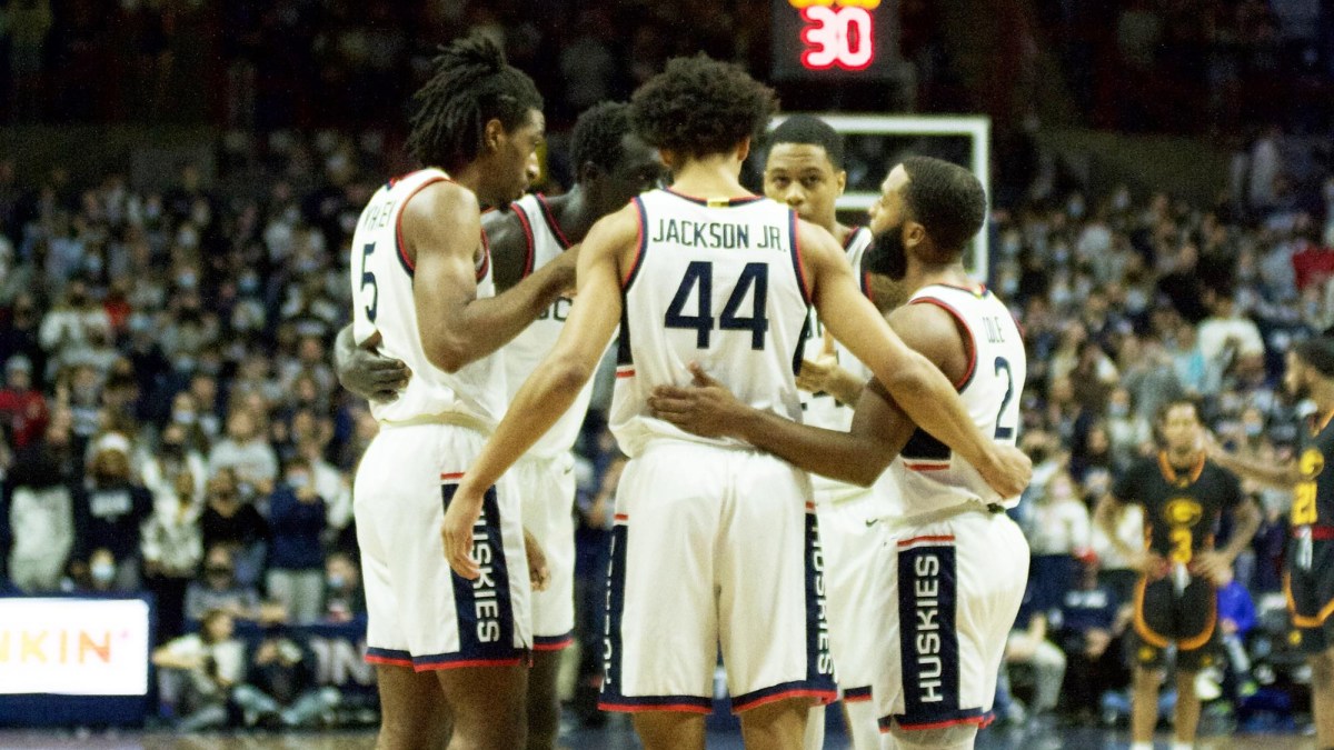 MBB: Back in AP Top 25 after four-week absence - Huskies Report