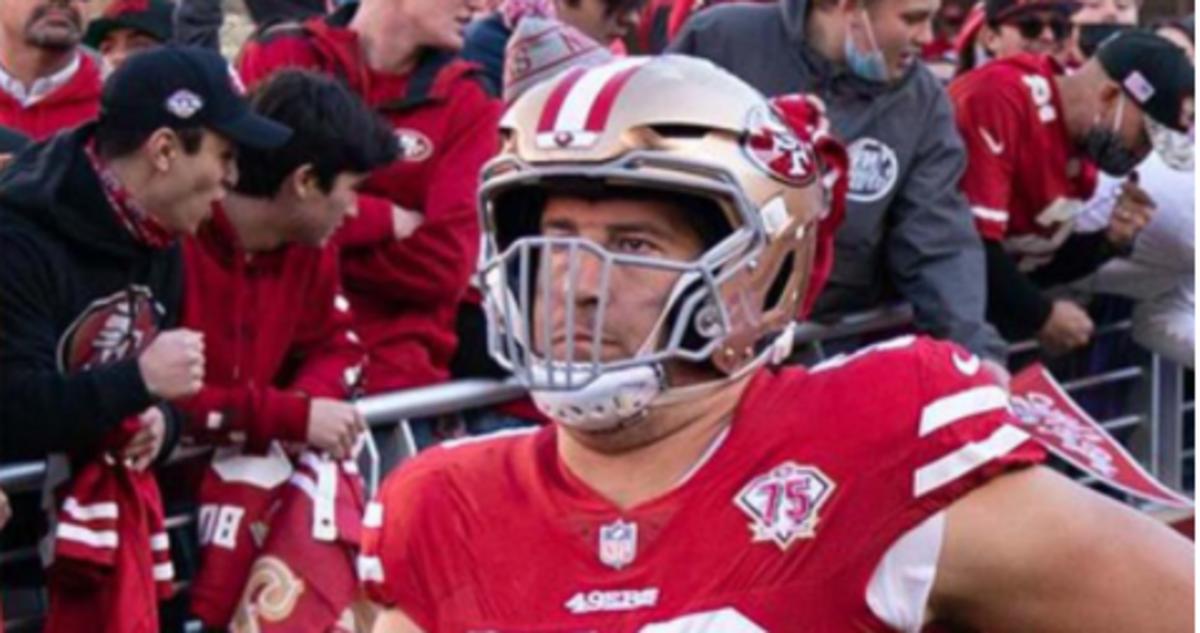 49ers C Alex Mack Has Two Noteworthy Features: Weird Helmet, Sweating ...