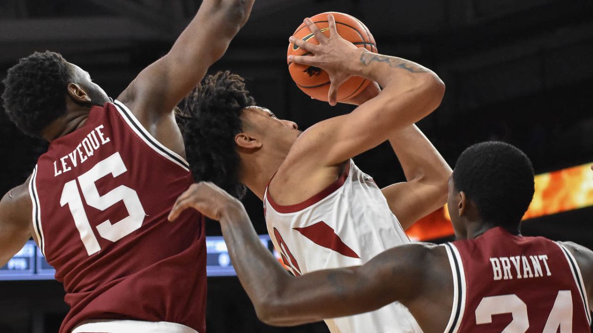 LOOKING BACK: Best in Photos from Razorbacks' Win Tuesday Night ...