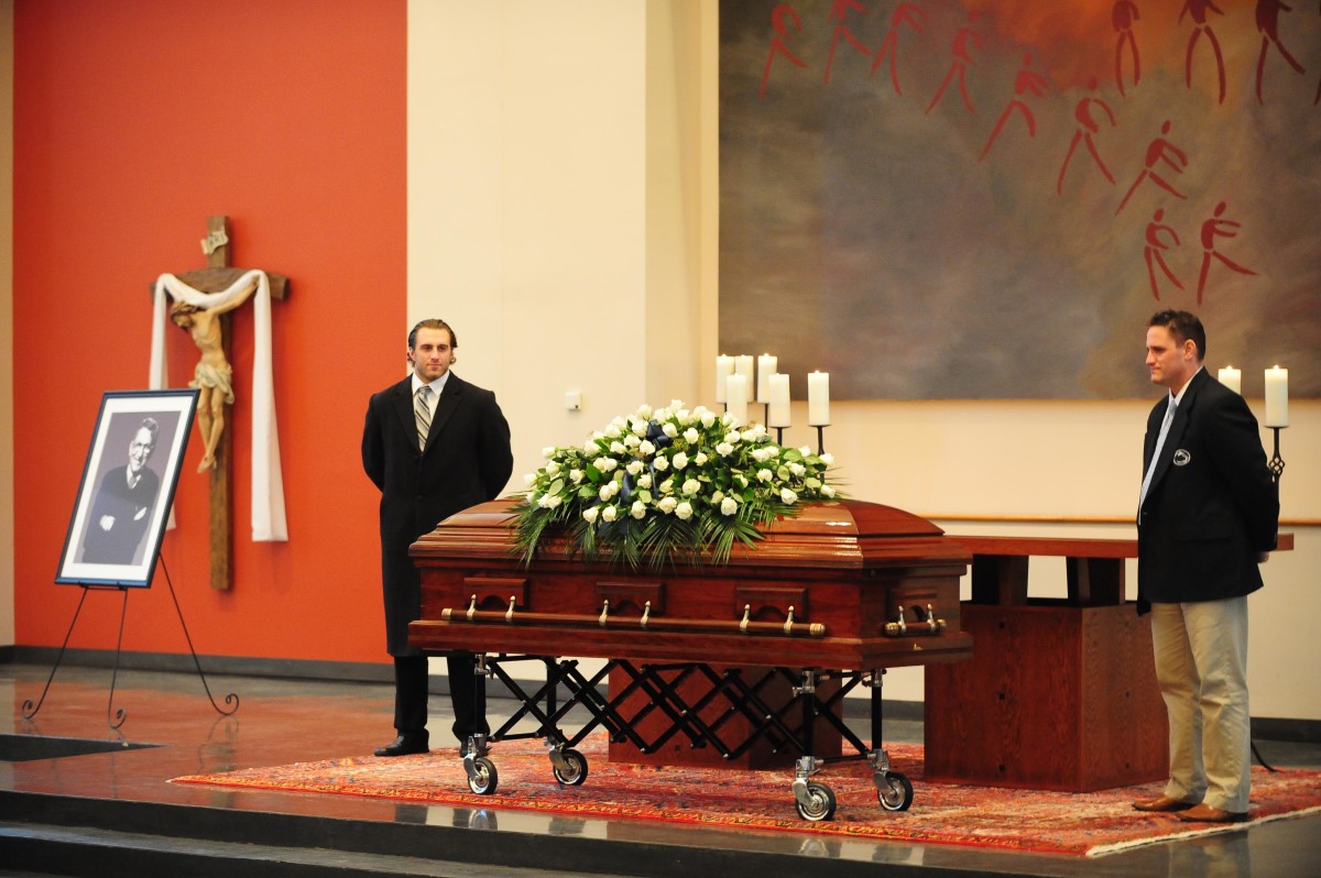 Joe Paterno Dead In Cofin