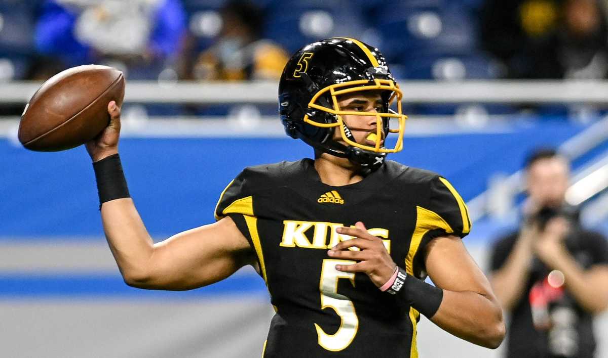 Dante Moore Becomes Latest Elite Quarterback to Earn UCLA Football ...