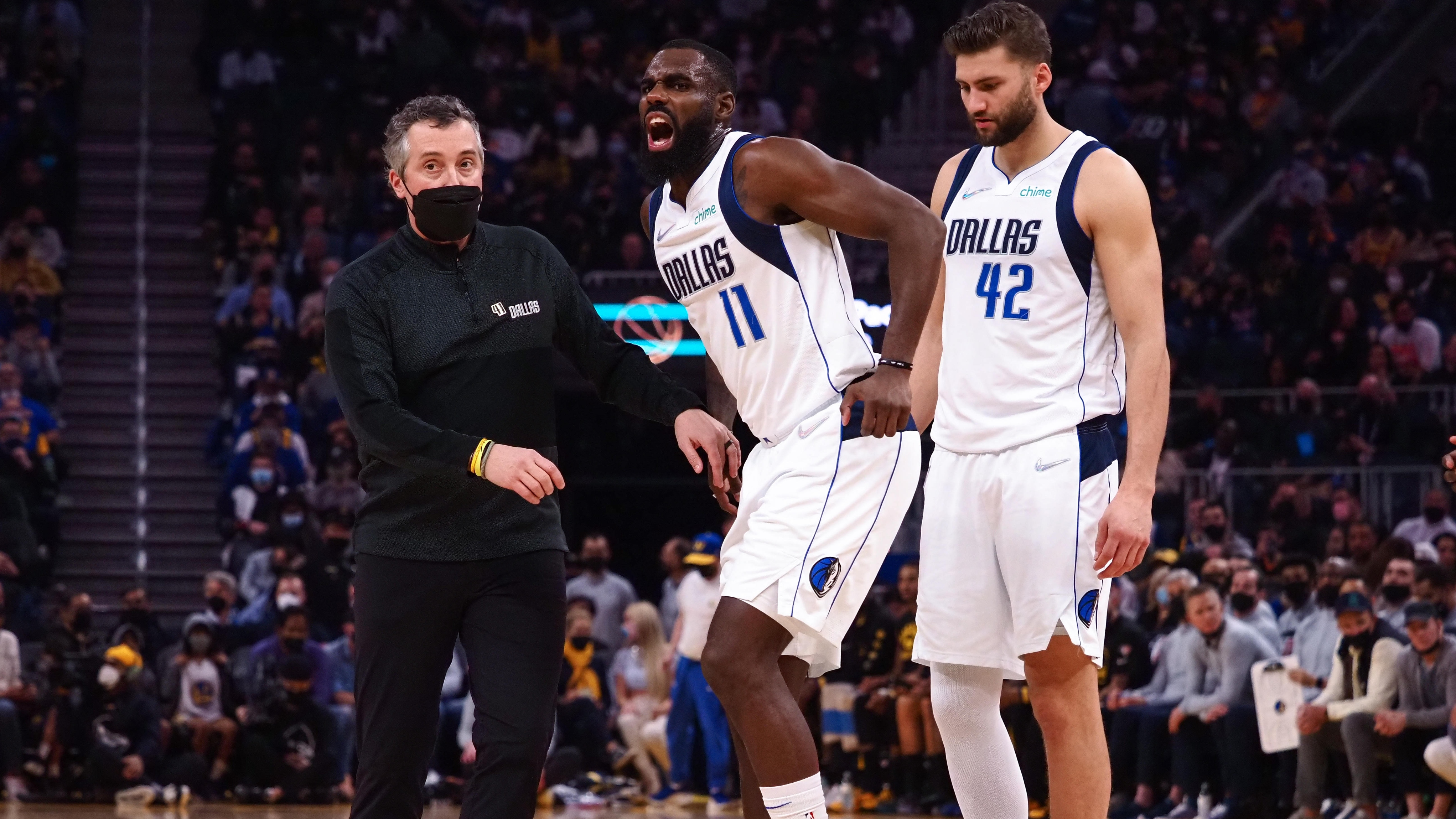 Tim Hardaway Jr. injury: Mavericks forward suffers foot fracture ...