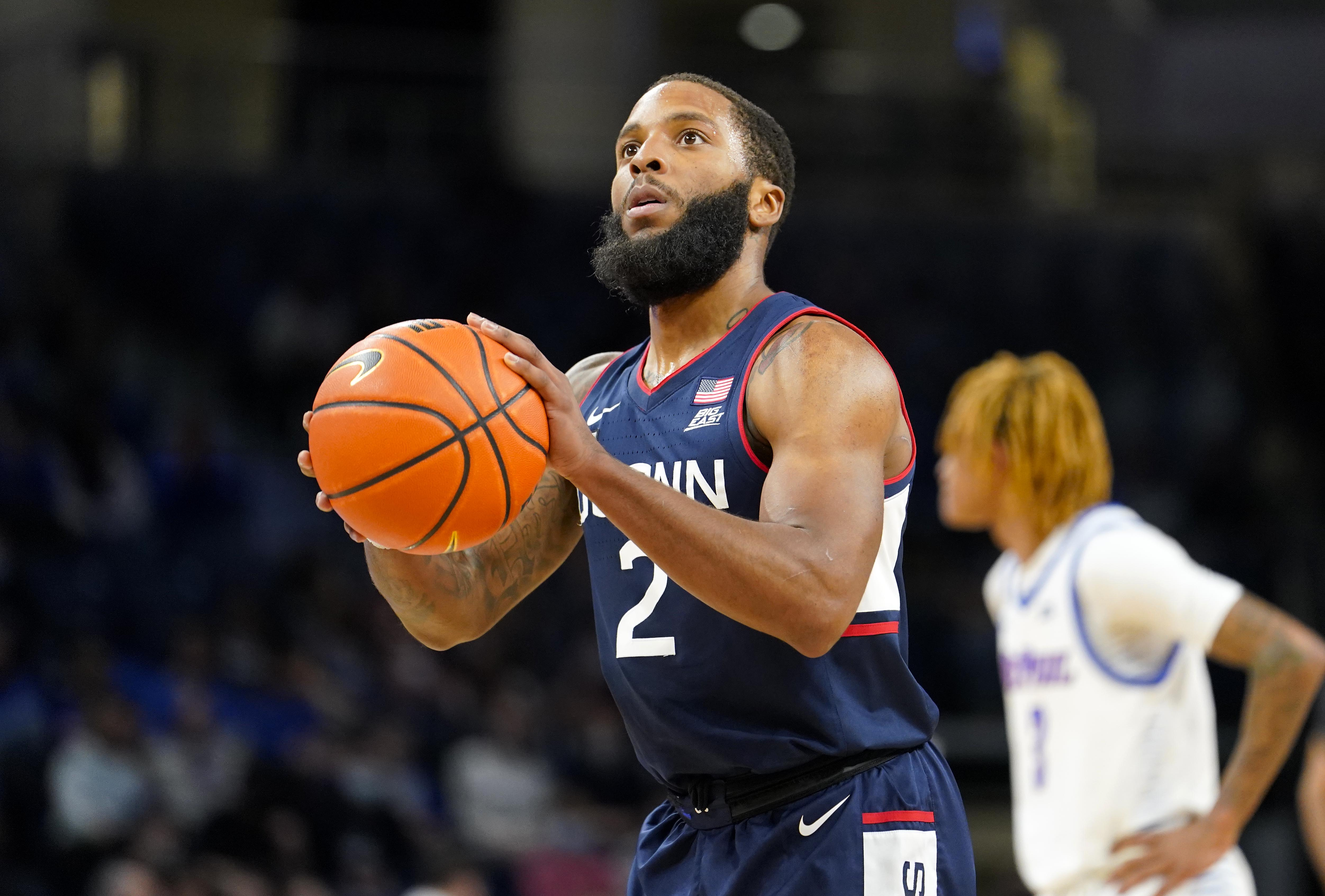 MBB: Sweet Cole Chicago; Huskies steal slugfest from DePaul - Huskies ...